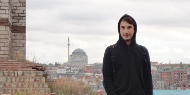 Akos: goes where the wind takes him - The Traveller's Magazine