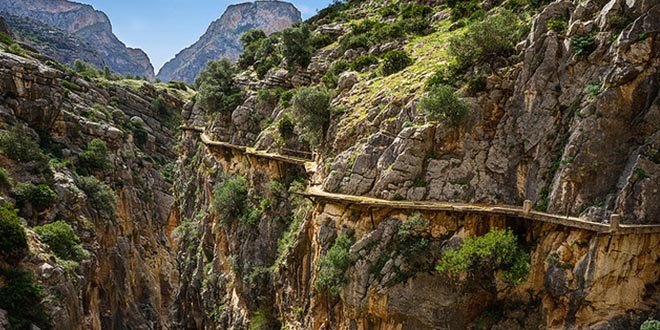 'World's scariest walk' reopens today in Spain - The Traveller's Magazine