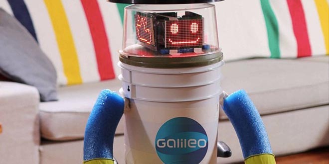 HitchBOT, the hitchhiking robot, loses its head in USA - The Traveller ...